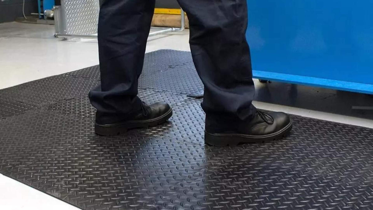 Wide Rib Rubber Runner - Canada Mats