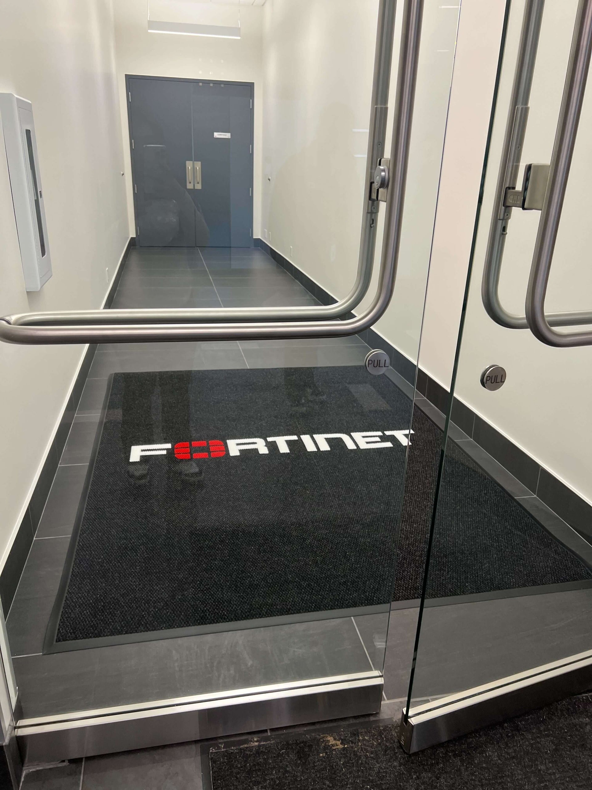 CM Viper 8925 Inlaid Logo Mat - Canada Mats