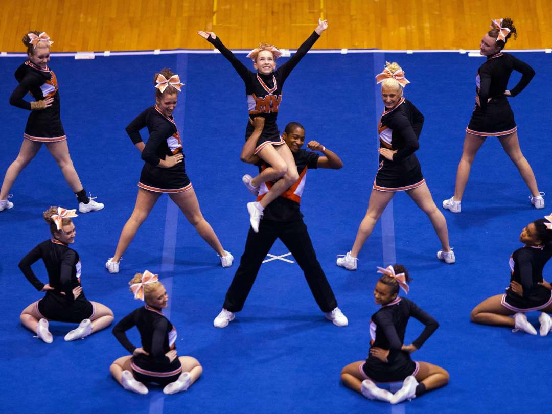 Roll-Out Cheerleading Mats - Canada Mats